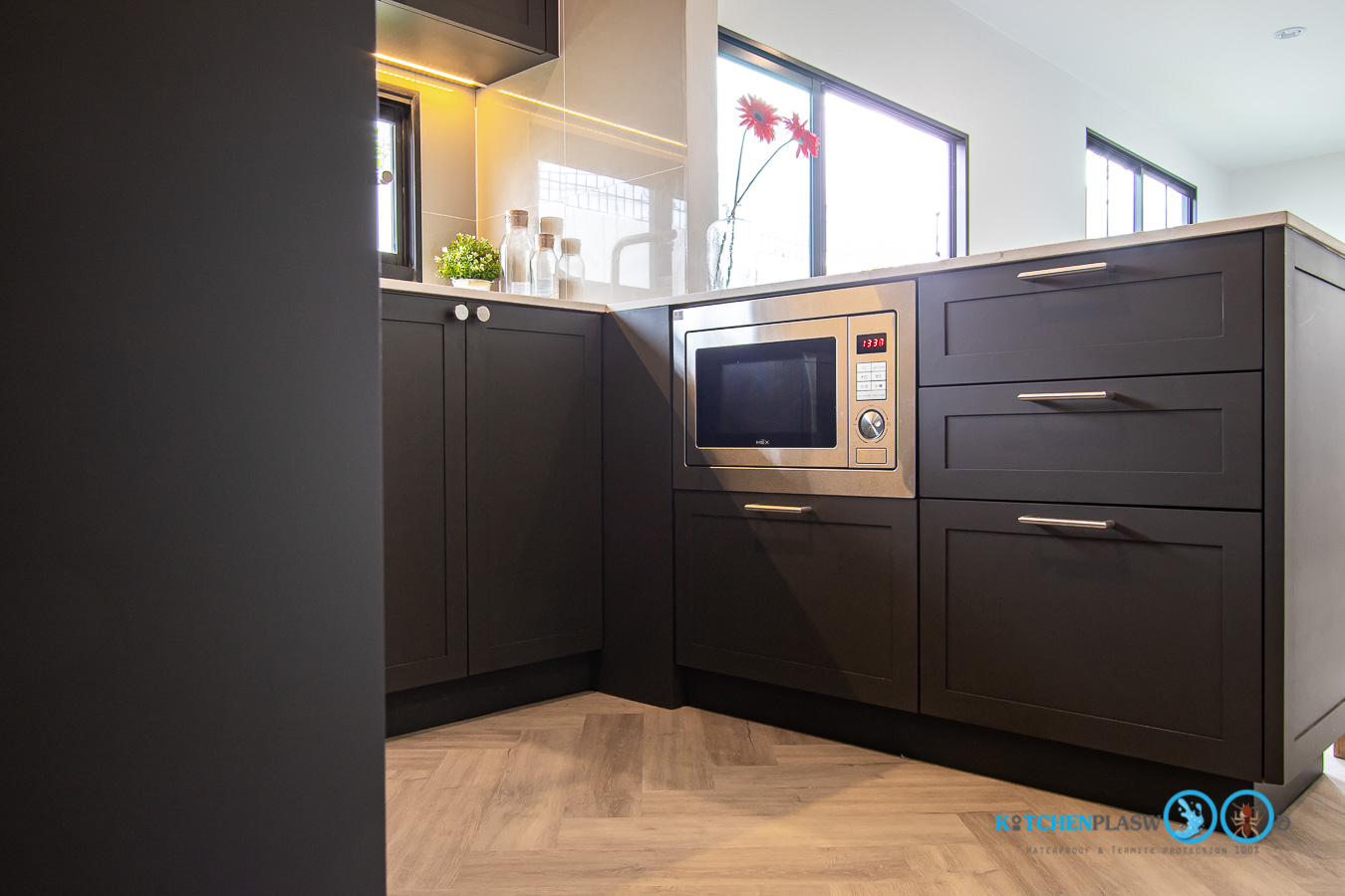 Premium Classic U-Shape Kitchen • KITCHENFORM