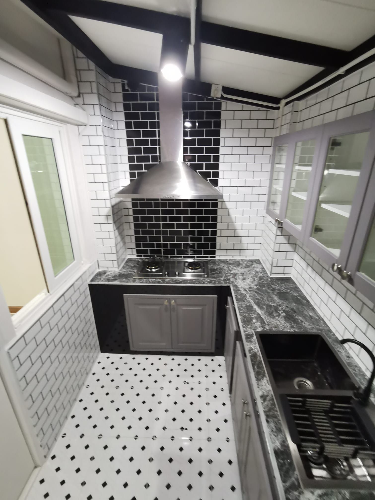 ครัวไทย VS ครัวฝรั่ง ต่างกันอย่างไร แบบไหนเหมาะกับเรา • KITCHENFORM