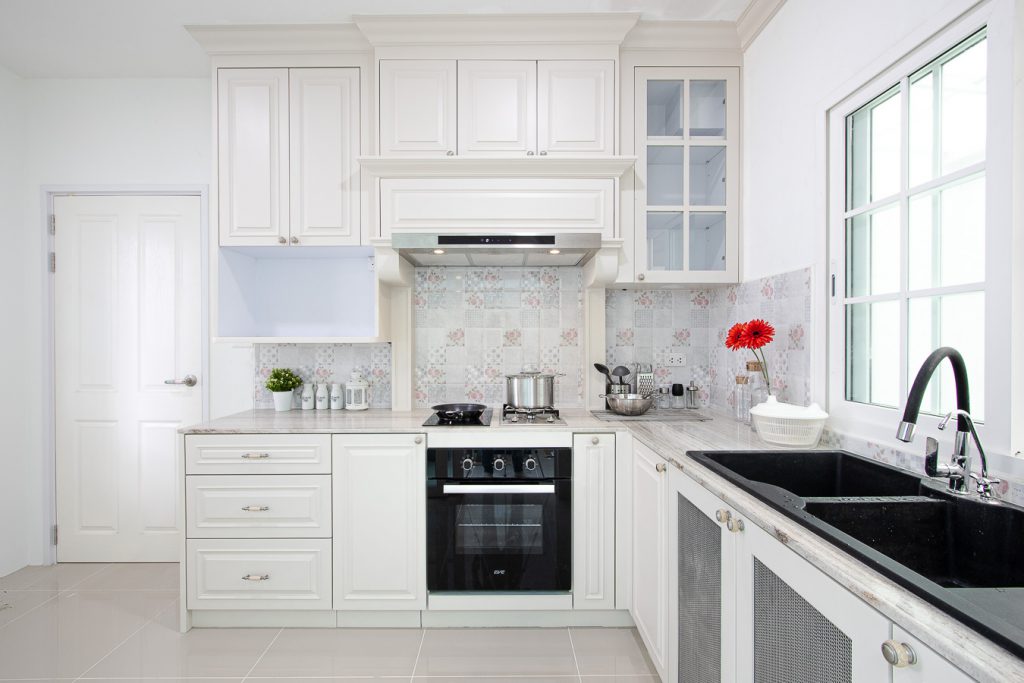 ครัวไทย VS ครัวฝรั่ง ต่างกันอย่างไร แบบไหนเหมาะกับเรา • KITCHENFORM