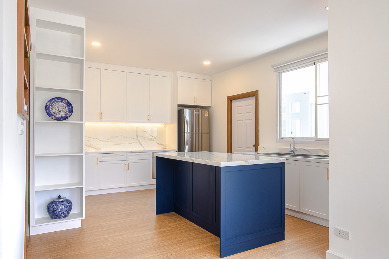 ครัวไทย VS ครัวฝรั่ง ต่างกันอย่างไร แบบไหนเหมาะกับเรา • KITCHENFORM