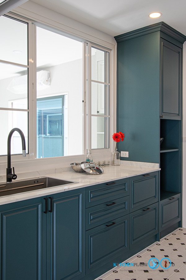 Classic Kitchen I Shape + Counter Pantry Design • KITCHENFORM