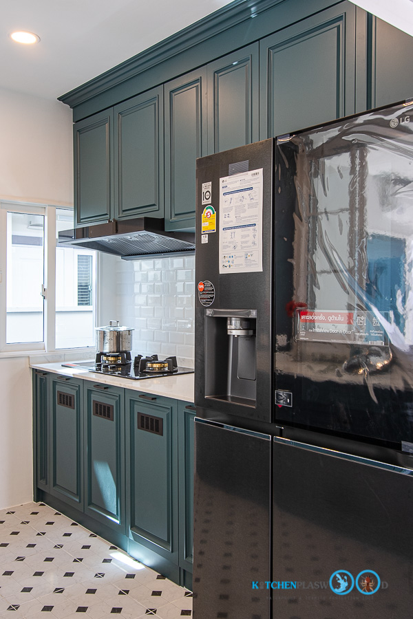 Classic Kitchen I Shape + Counter Pantry Design • KITCHENFORM