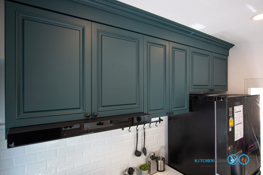 Classic Kitchen I Shape + Counter Pantry Design • KITCHENFORM