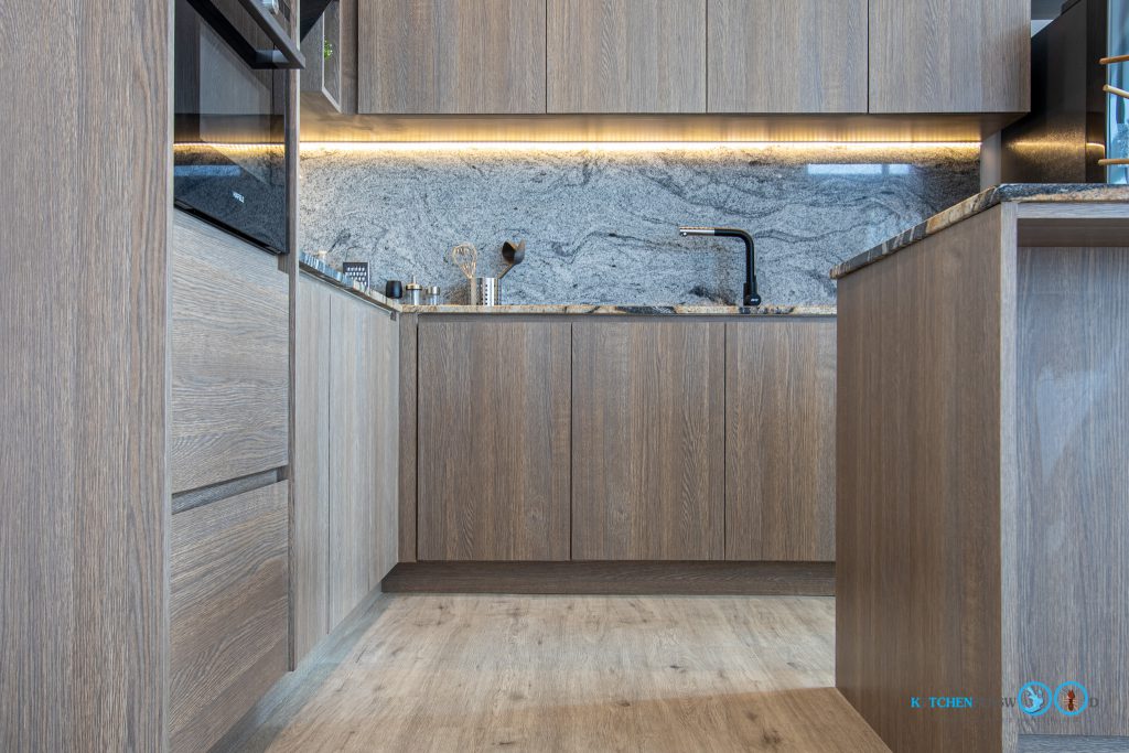 ชุดครัวลายไม้โอ๊ก Oak Wood Pattern สวยมีเอกลักษณ์ • KITCHENFORM