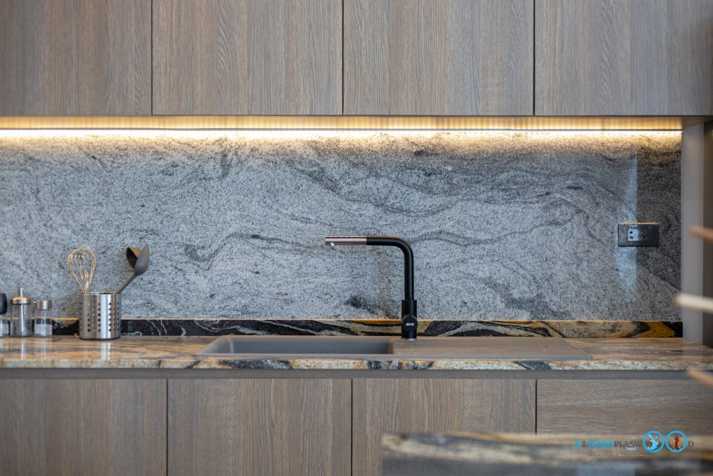 ชุดครัวลายไม้โอ๊ก Oak Wood Pattern สวยมีเอกลักษณ์ • KITCHENFORM