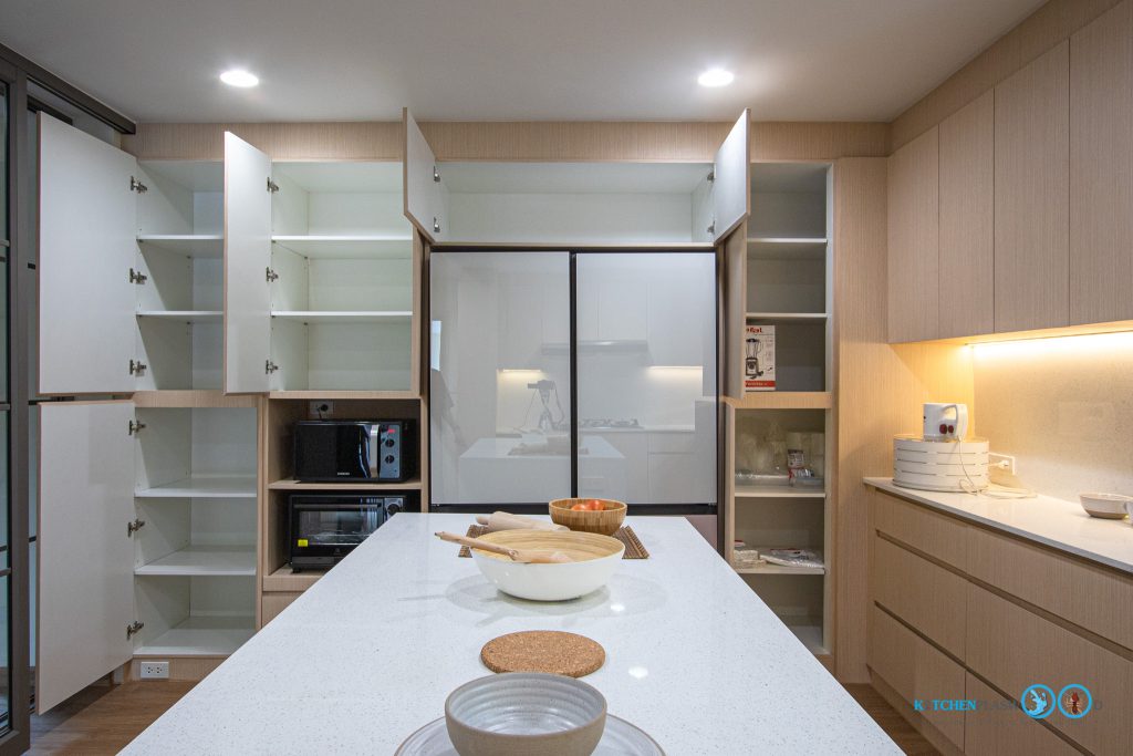 ชุดครัวลายไม้โอ๊ก สไตล์ Modern Minimal เรียบง่าย สบายตา • KITCHENFORM